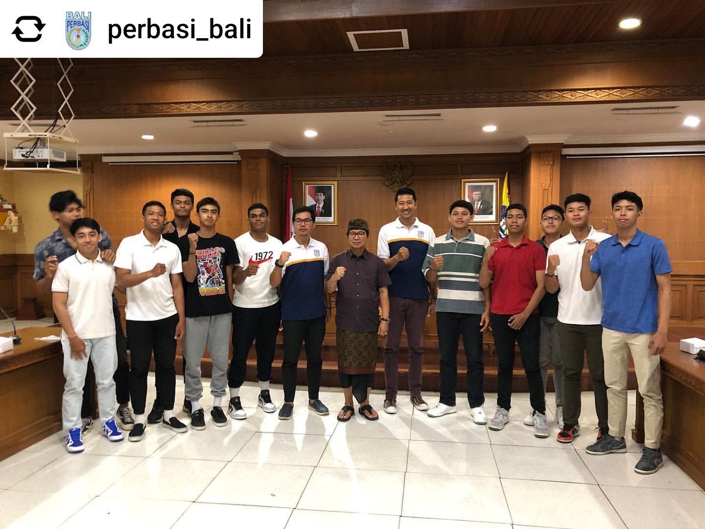 Penyerahan medali Kejurnas KU 15 – PERBASI Bali