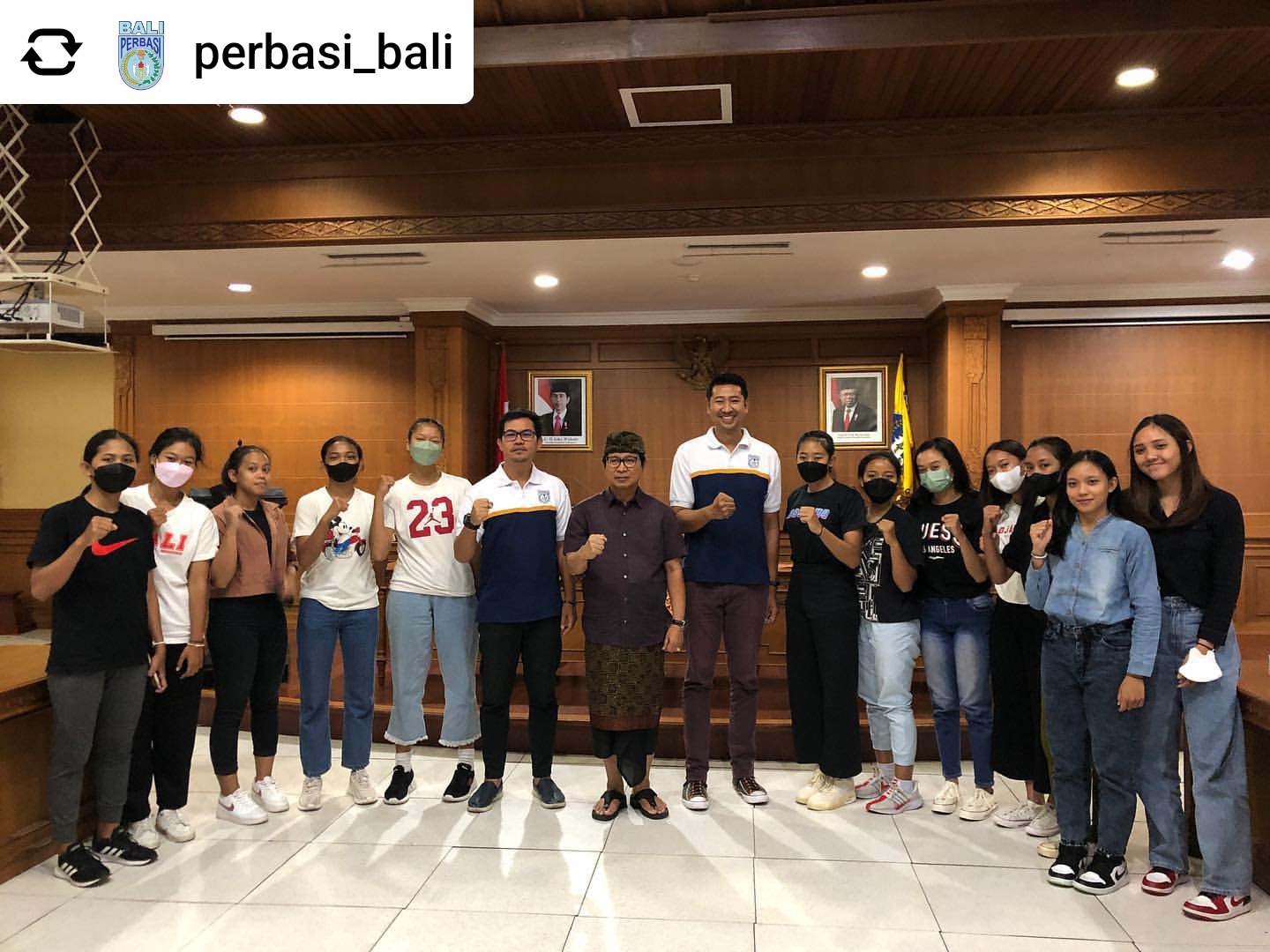 Penyerahan medali Kejurnas KU 15 – PERBASI Bali